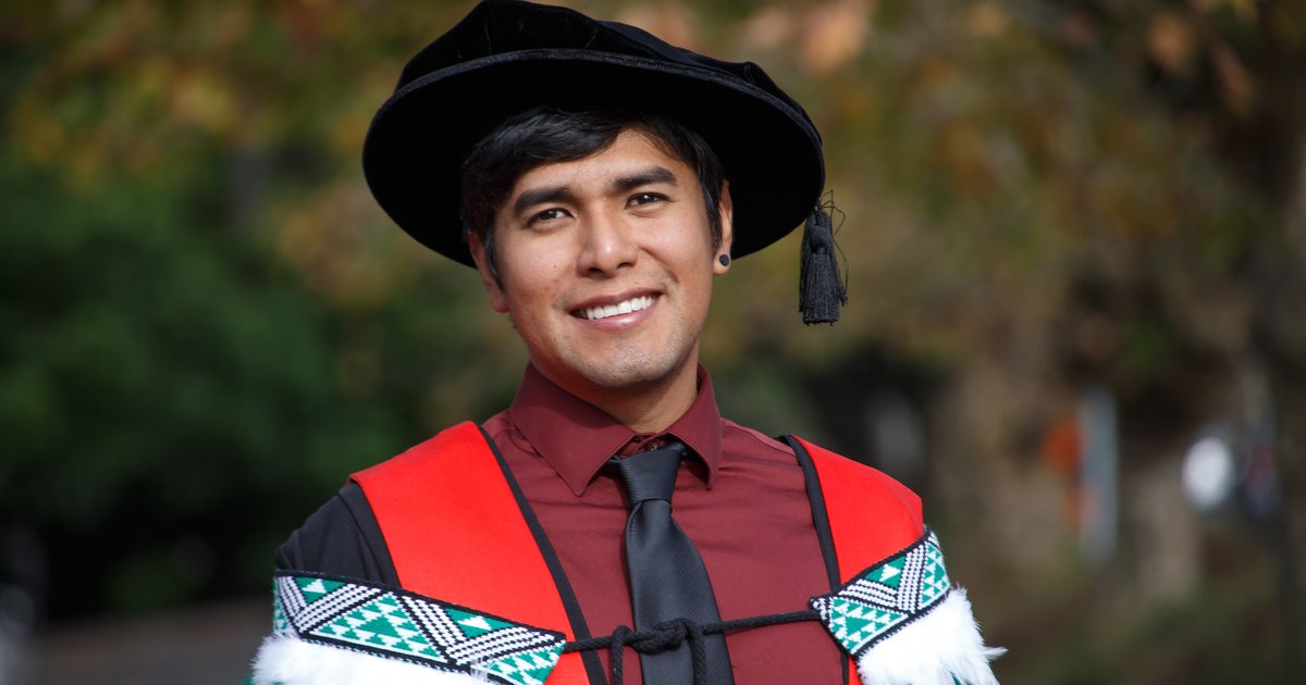 Saving endangered bird species a passion for PhD graduate - Massey ...